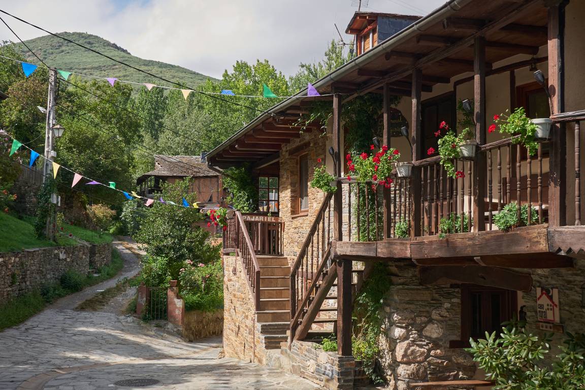 112 M² House ∙ 5 Bedrooms ∙ 8 Guests - Ponferrada