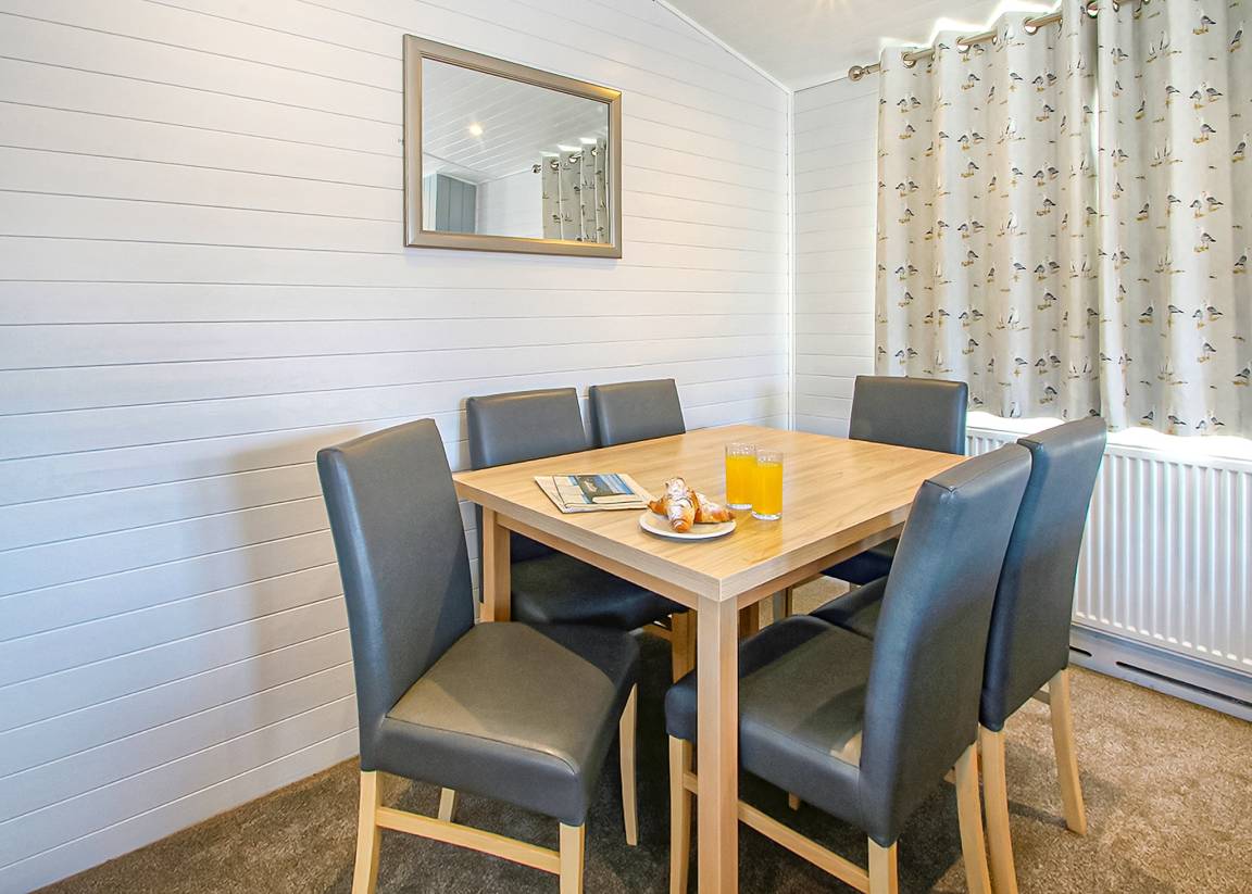 Chalet ∙ 4 Bedrooms ∙ 8 Guests - Isle of Wight