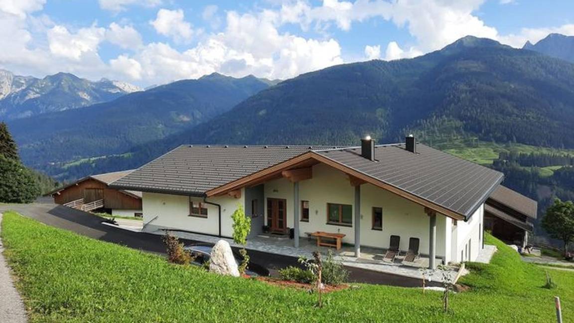 67 M² Ferienwohnung ∙ 2 Schlafzimmer ∙ 6 Gäste - Lesachtal