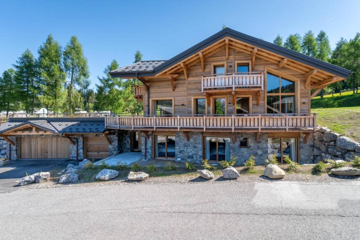 270 M² Chalet ∙ 5 Bedrooms ∙ 14 Guests - Les Gets