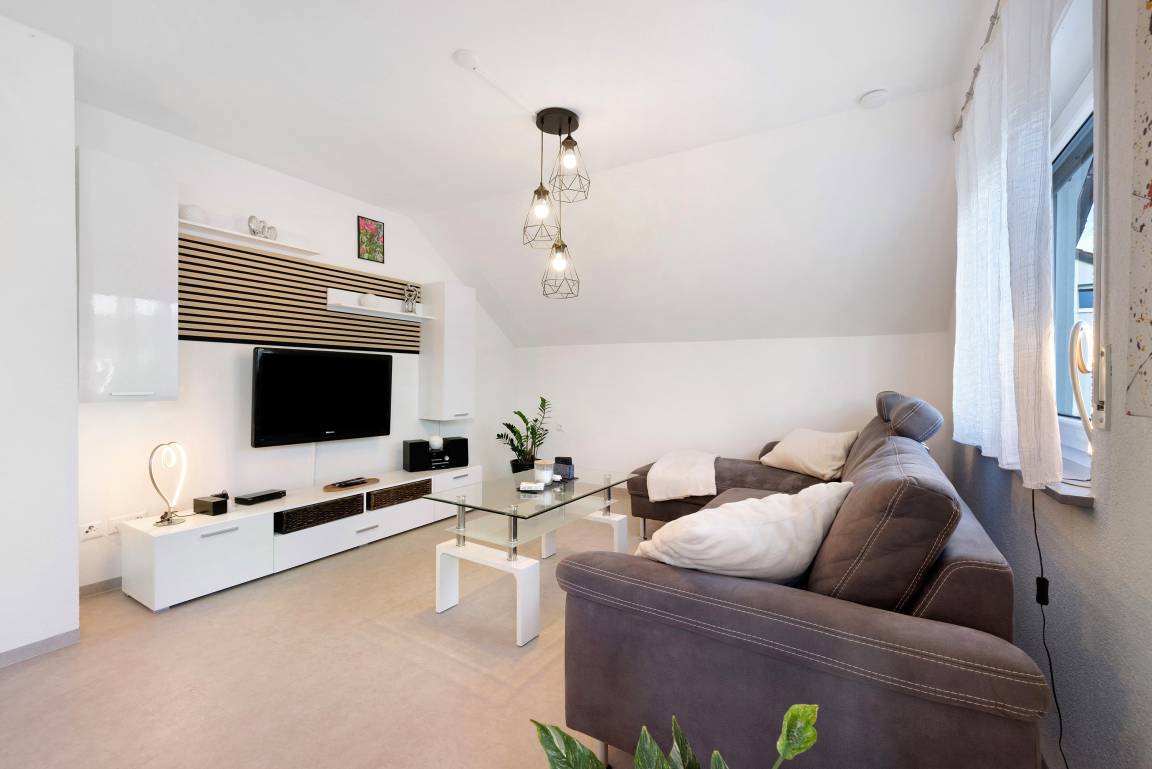 70 M² Ferienwohnung ∙ 1 Schlafzimmer ∙ 4 Gäste - Dußlingen