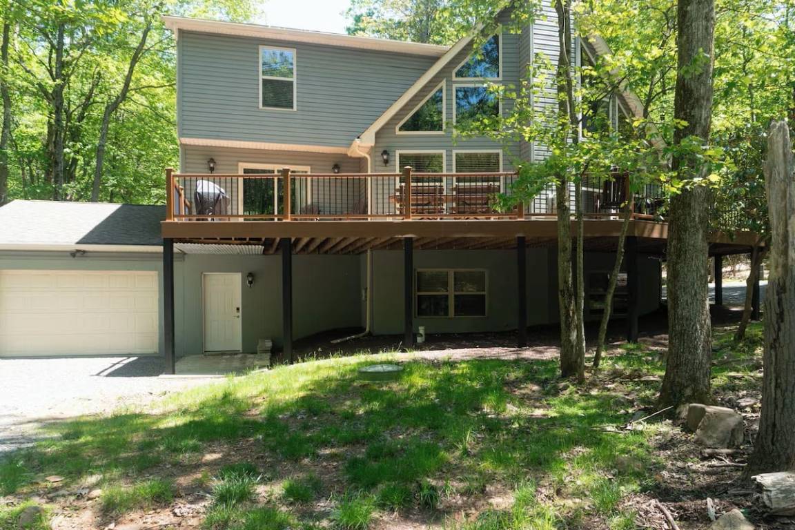511 M² House ∙ 8 Bedrooms ∙ 22 Guests - Pocono Pines, PA