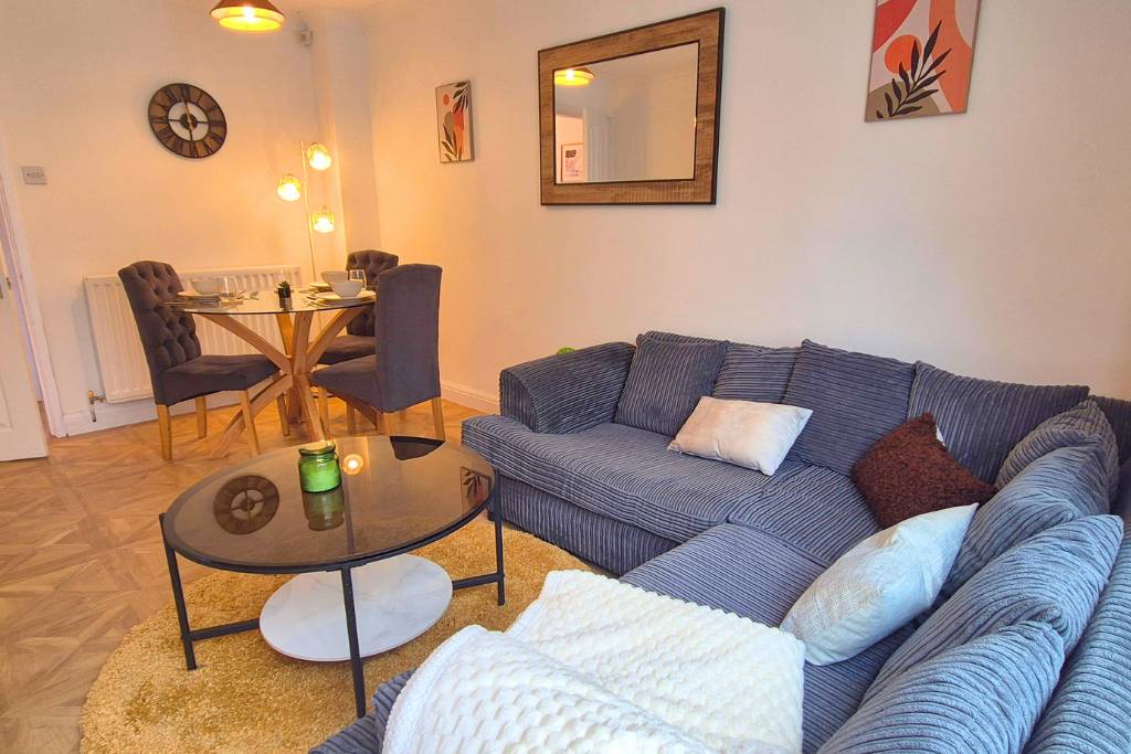 House ∙ 2 Bedrooms ∙ 5 Guests - Wolverhampton