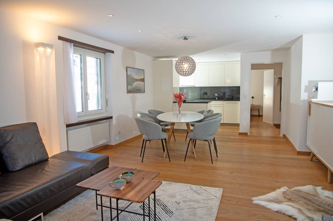 100 M² Ferienwohnung ∙ 2 Schlafzimmer ∙ 4 Gäste - Valbella