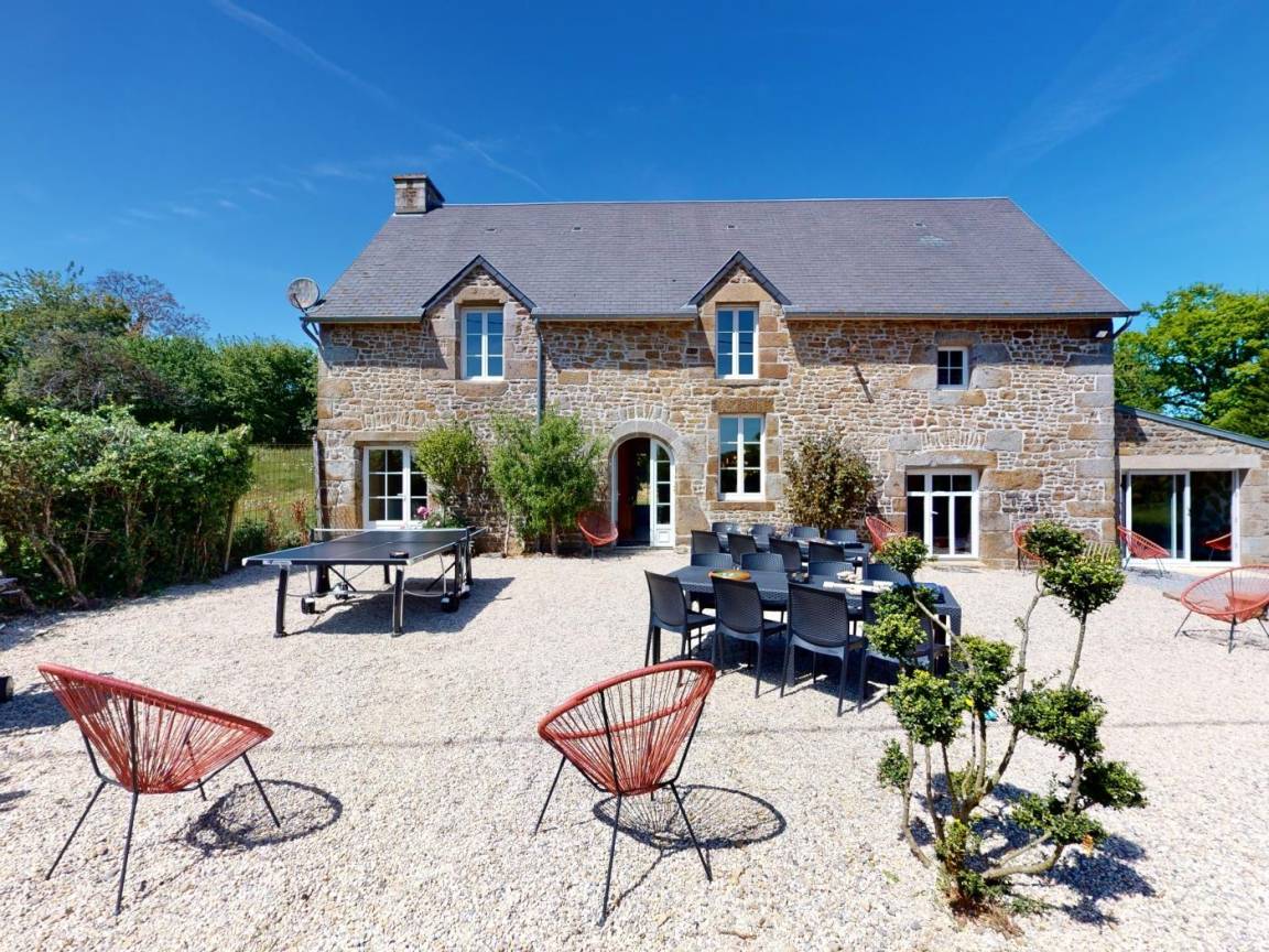 135 M² Gîte ∙ 6 Chambres ∙ 17 Personnes - Avranches