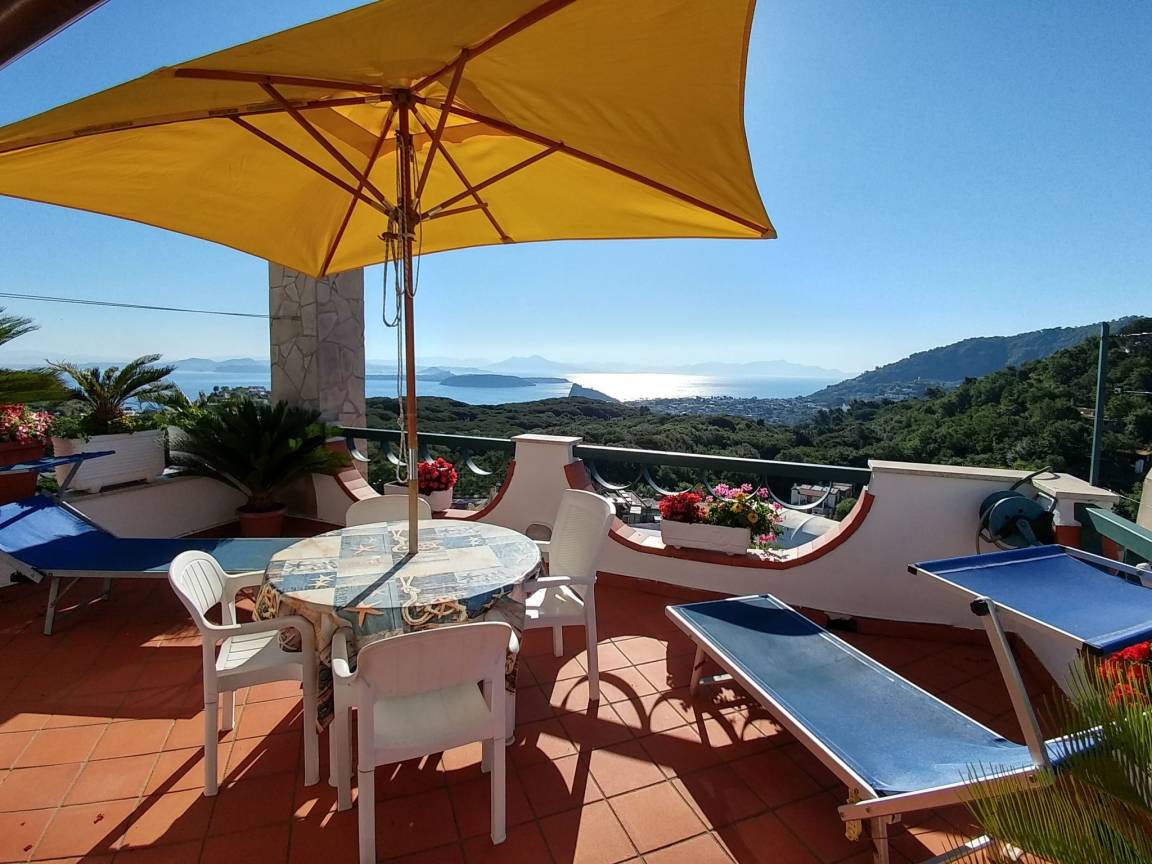 75 M² Huoneisto ∙ 2 Makuuhuonetta ∙ 5 Vierasta - Ischia