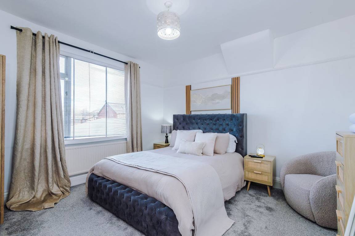 86 M² Apartment ∙ 3 Bedrooms ∙ 5 Guests - Stockport