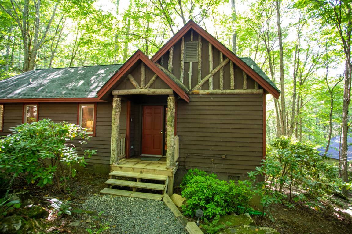 99 M² Cottage ∙ 2 Bedrooms ∙ 4 Guests - Boone, NC