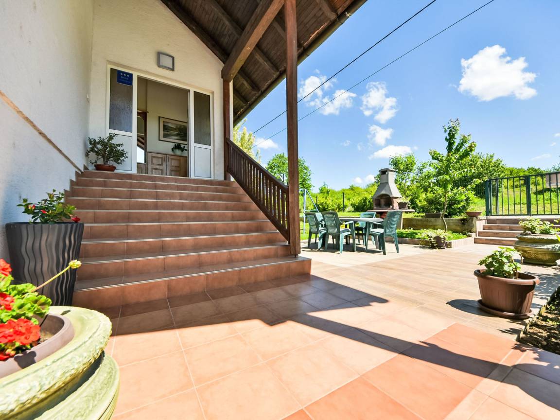 70 M² Huoneisto ∙ 1 Makuuhuone ∙ 6 Vierasta - Slunj