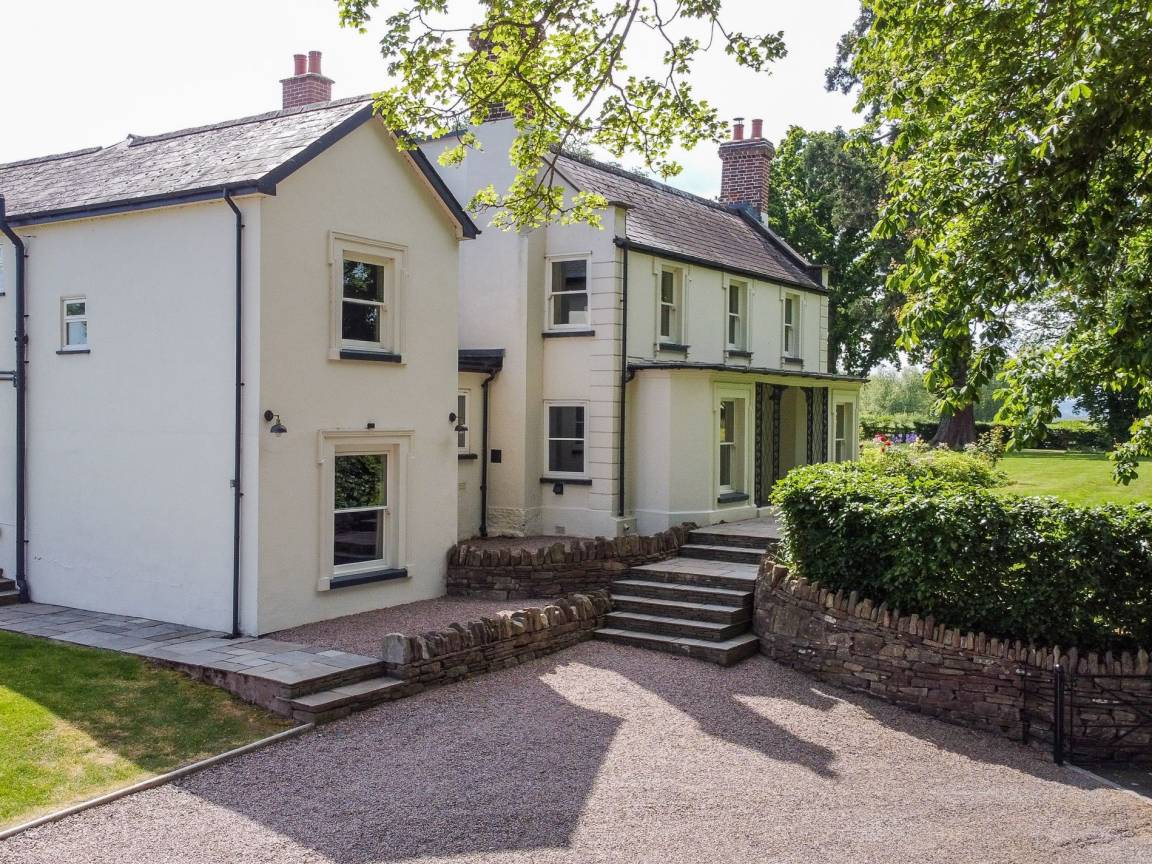 Cottage ∙ 5 Bedrooms ∙ 10 Guests - Hereford
