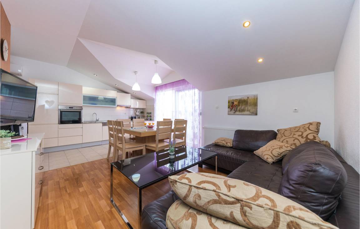 92 M² Ferienwohnung ∙ 3 Schlafzimmer ∙ 6 Gäste - Seget Vranjica