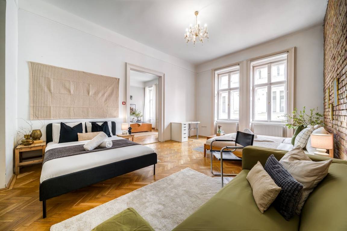 100 M² Apartment ∙ 2 Bedrooms ∙ 9 Guests - Pest megye