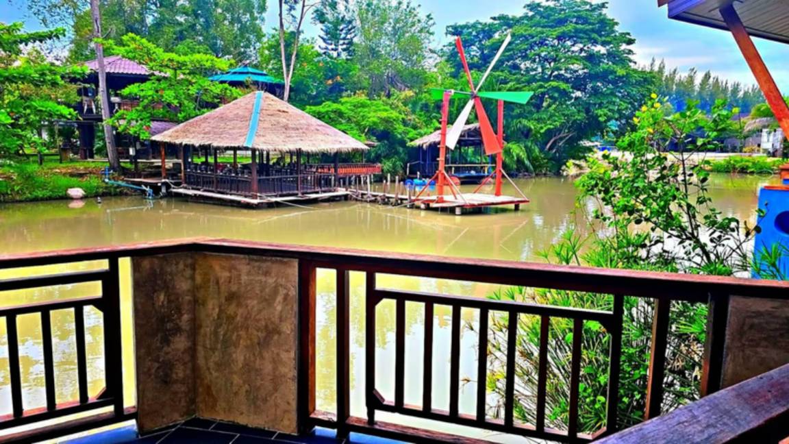 200 M² House ∙ 1 Bedroom ∙ 2 Guests - Si Racha