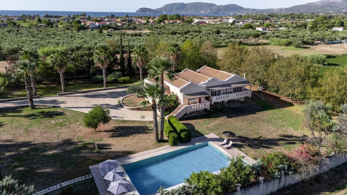 180 M² Villa ∙ 4 Chambres ∙ 8 Personnes - Zakynthos
