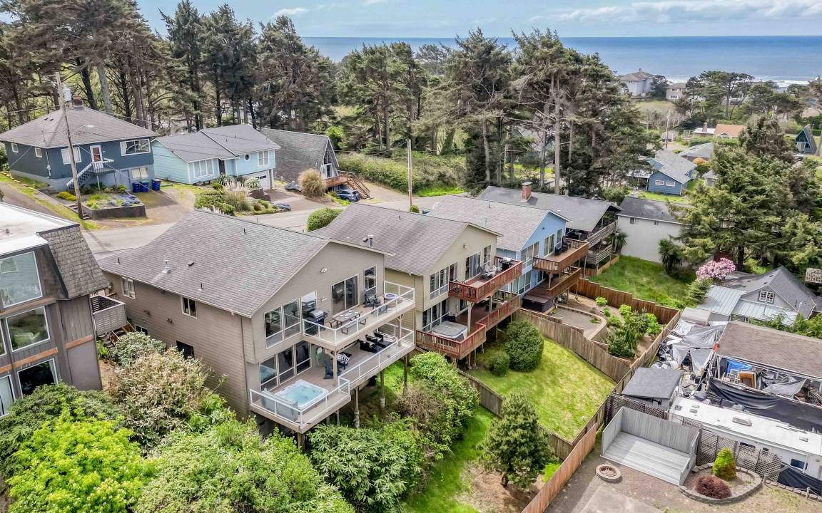 222 M² Ferienhaus ∙ 4 Schlafzimmer ∙ 8 Gäste - Lincoln City, OR