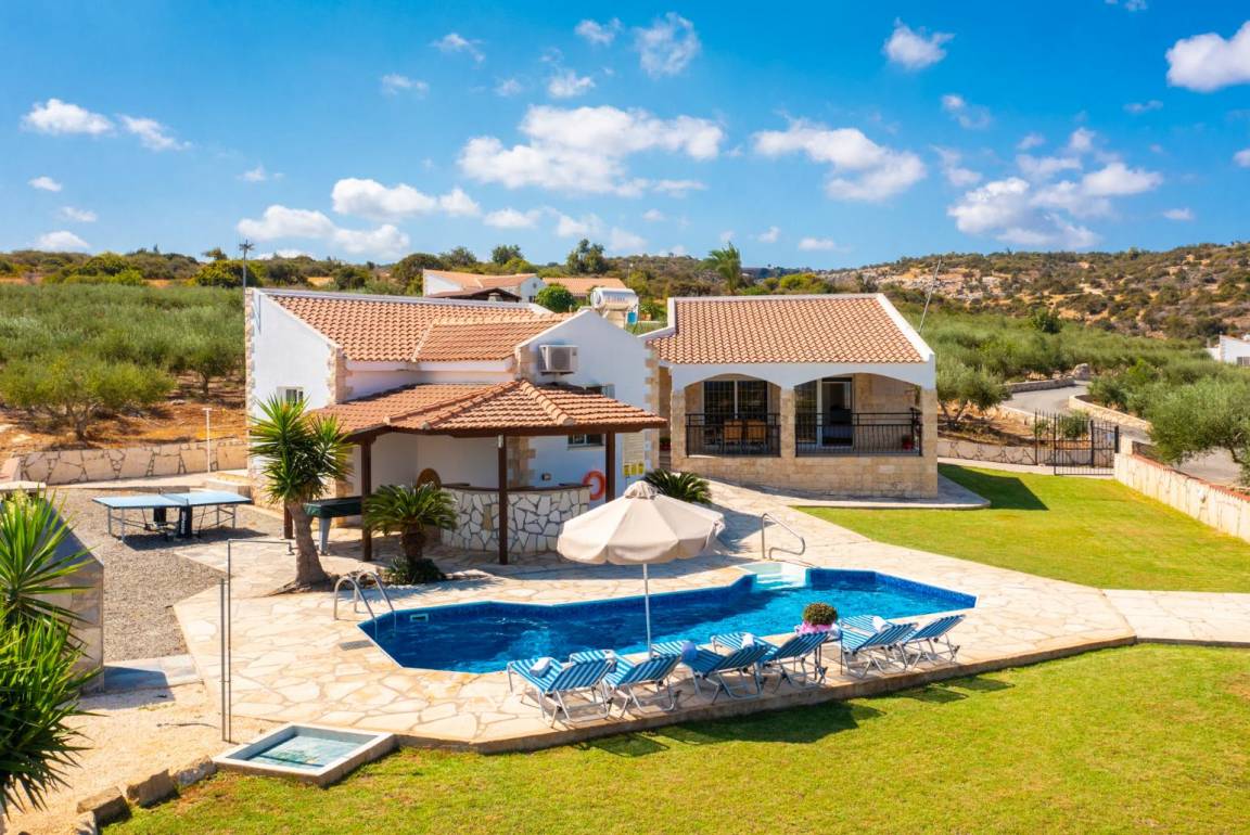 180 M² Villa ∙ 3 Bedrooms ∙ 6 Guests - Полис