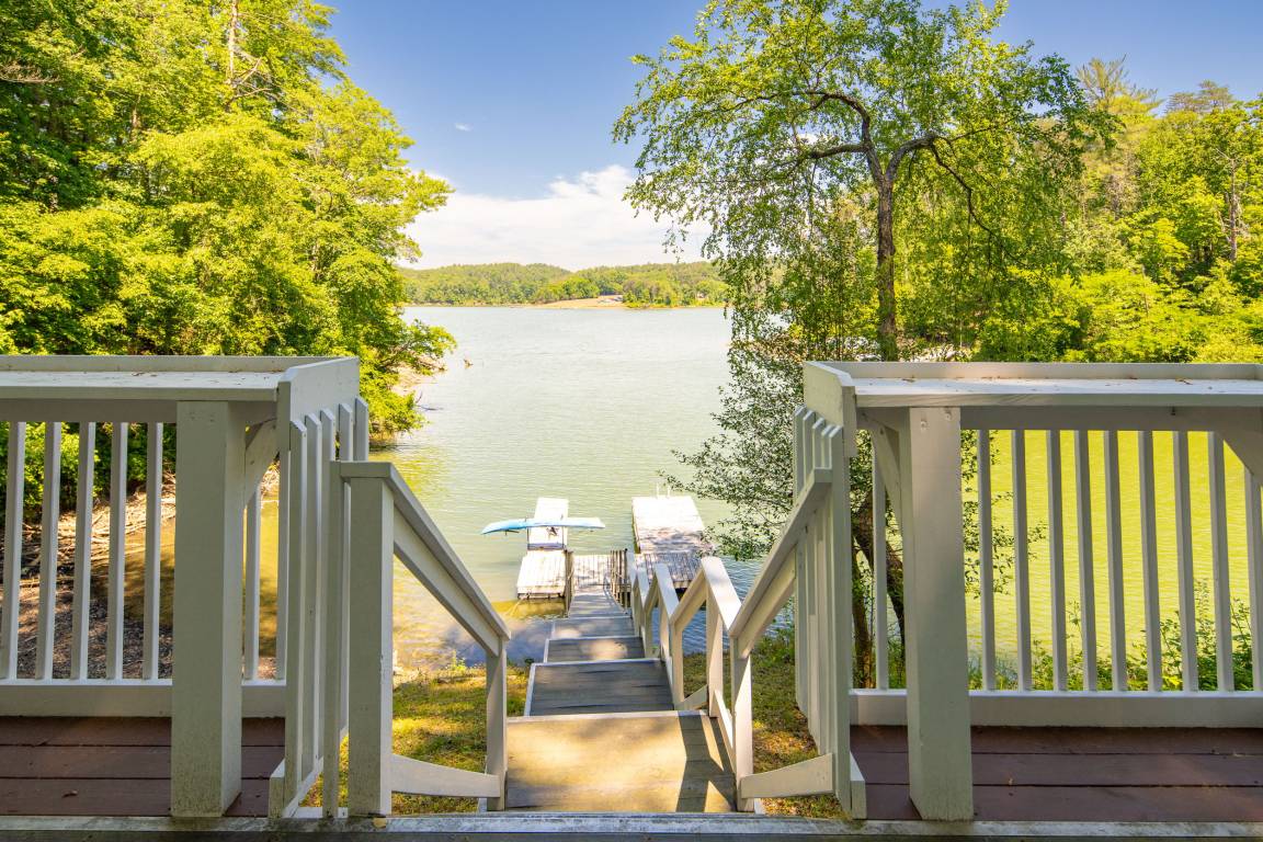 367 M² House ∙ 4 Bedrooms ∙ 8 Guests - W. Kerr Scott Lake