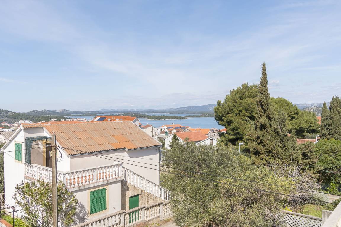 100 M² Ferienwohnung ∙ 3 Schlafzimmer ∙ 6 Gäste - Tisno