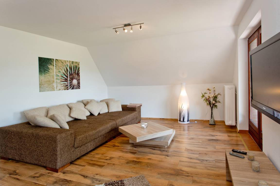 120 M² Ferienwohnung ∙ 3 Schlafzimmer ∙ 6 Gäste - Salzhausen