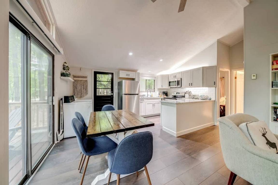 62 M² Cabin ∙ 2 Bedrooms ∙ 4 Guests - West Virginia