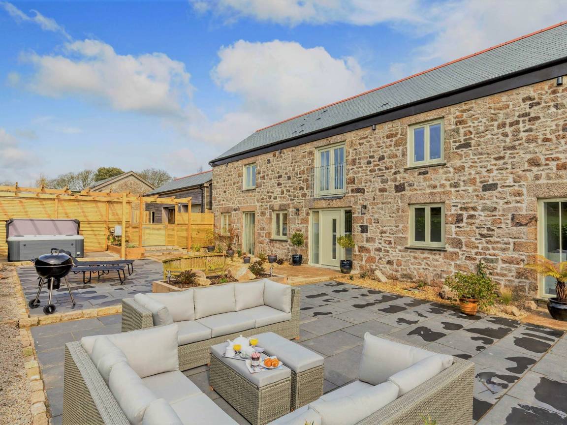 Cottage ∙ 4 Bedrooms ∙ 8 Guests - Penryn