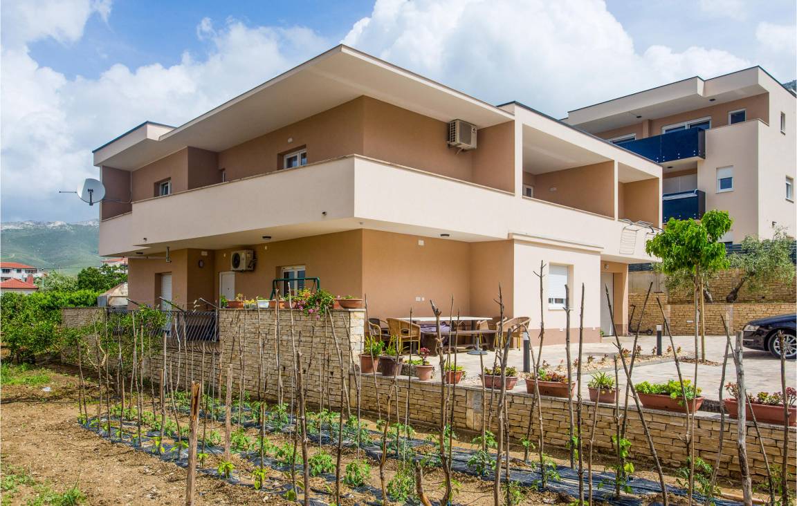 80 M² Apartment ∙ 2 Bedrooms ∙ 6 Guests - Podstrana