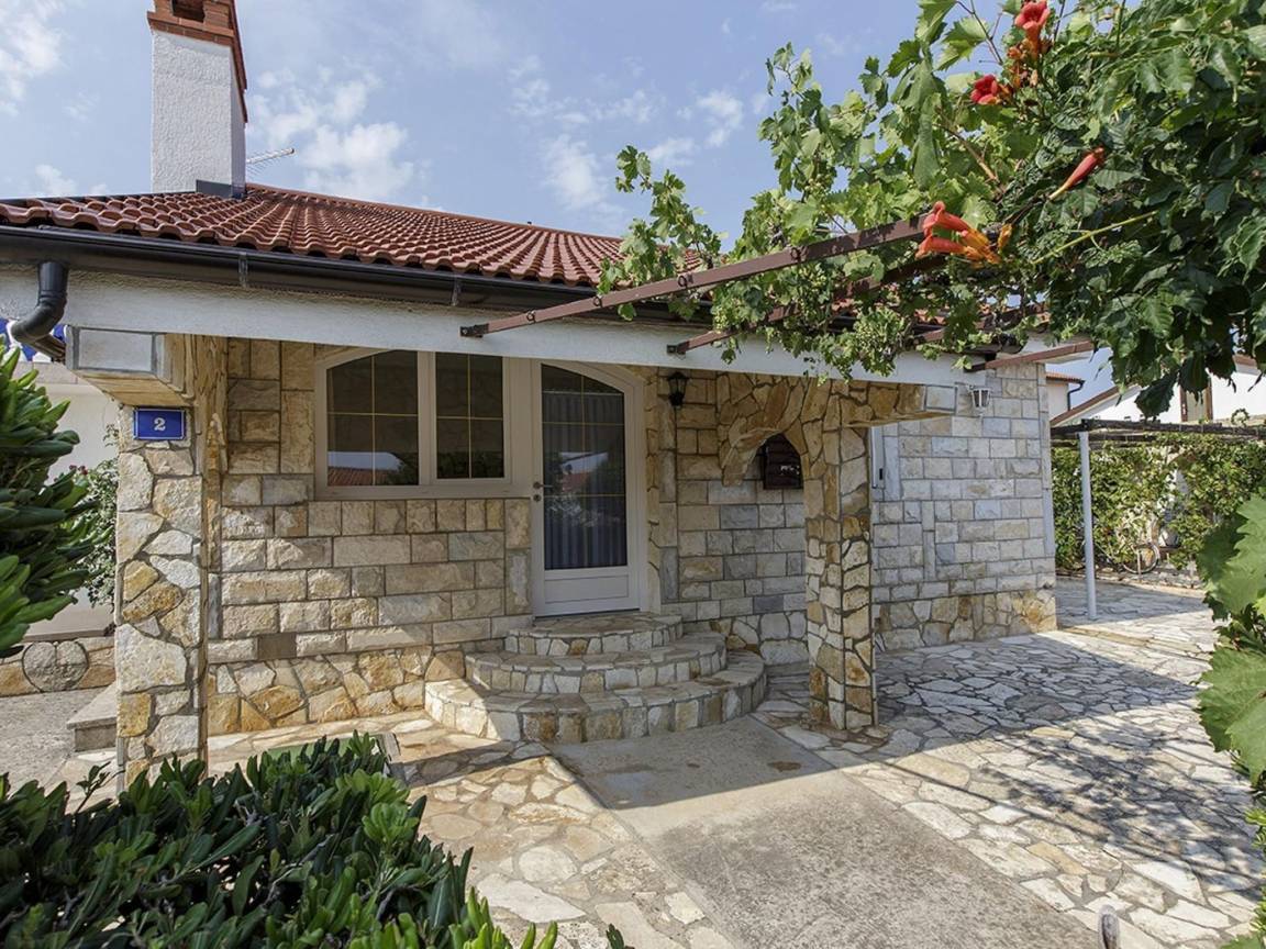 80 M² House ∙ 2 Bedrooms ∙ 4 Guests - Vir