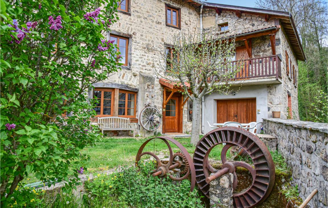 150 M² House ∙ 3 Bedrooms ∙ 6 Guests - Ambert