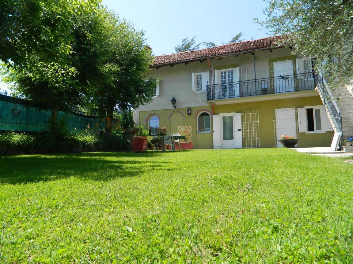 110 M² Talo ∙ 2 Makuuhuonetta ∙ 4 Vierasta - Alba