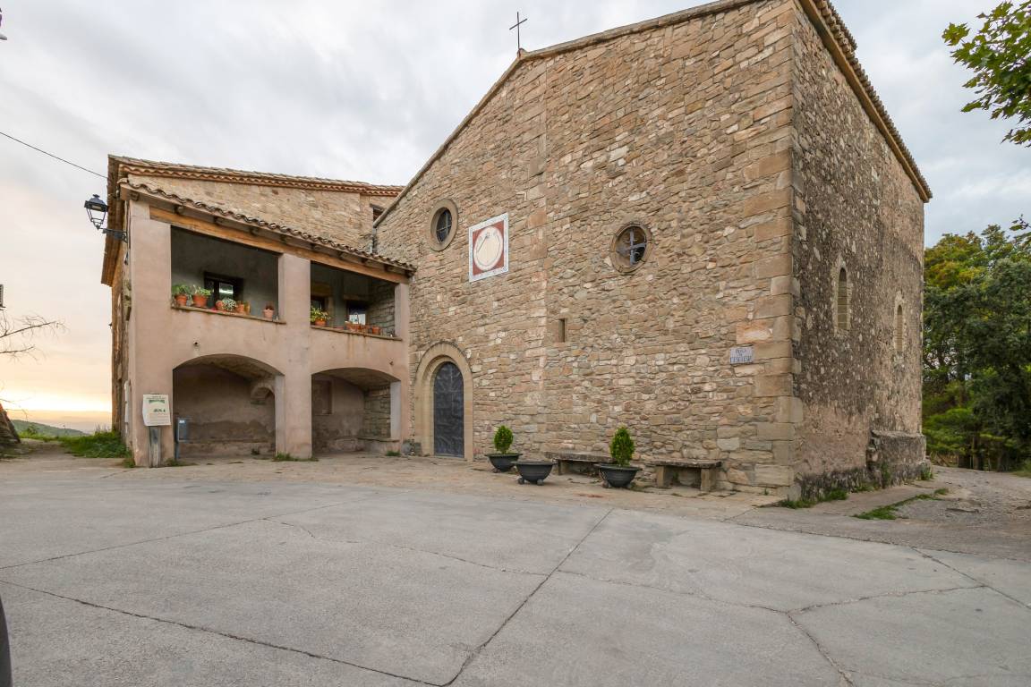 470 M² Chalet ∙ 2 Bedrooms ∙ 16 Guests - Municipality of Manresa