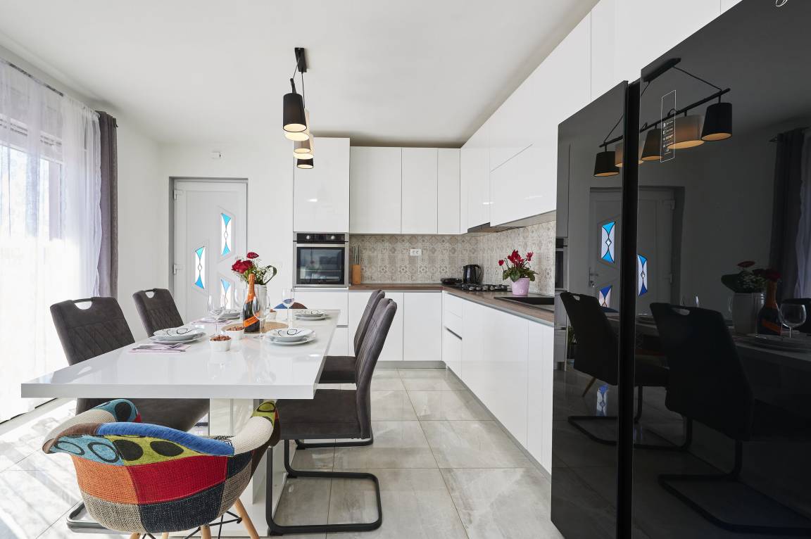 91 M² Ferienwohnung ∙ 2 Schlafzimmer ∙ 5 Gäste - Okrug Gornji