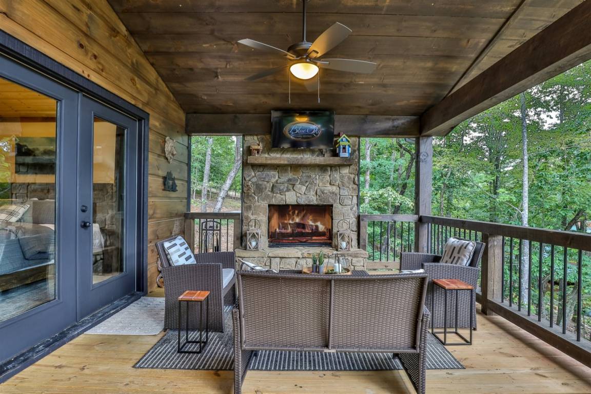 Cabin ∙ 3 Bedrooms ∙ 8 Guests - Nottely Lake, GA