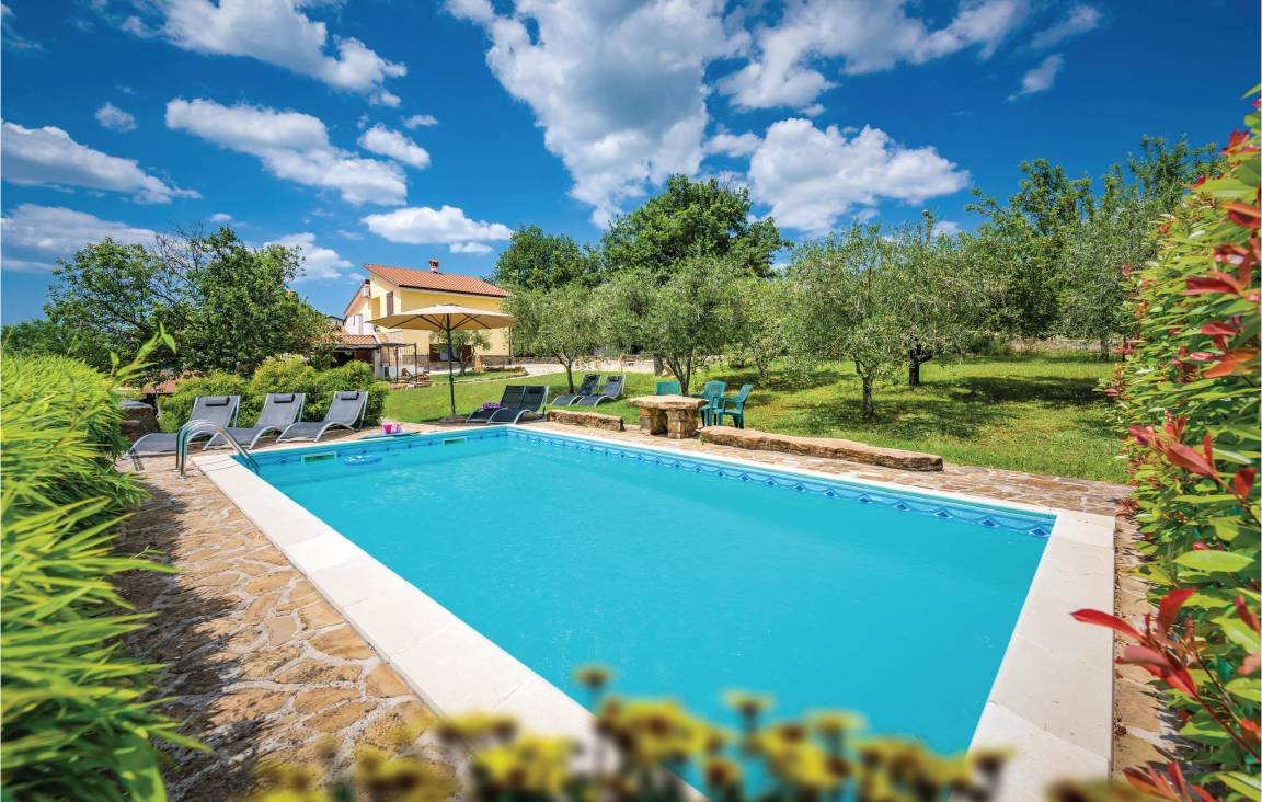 214 M² Maison De Vacances ∙ 4 Chambres ∙ 8 Personnes - Buje