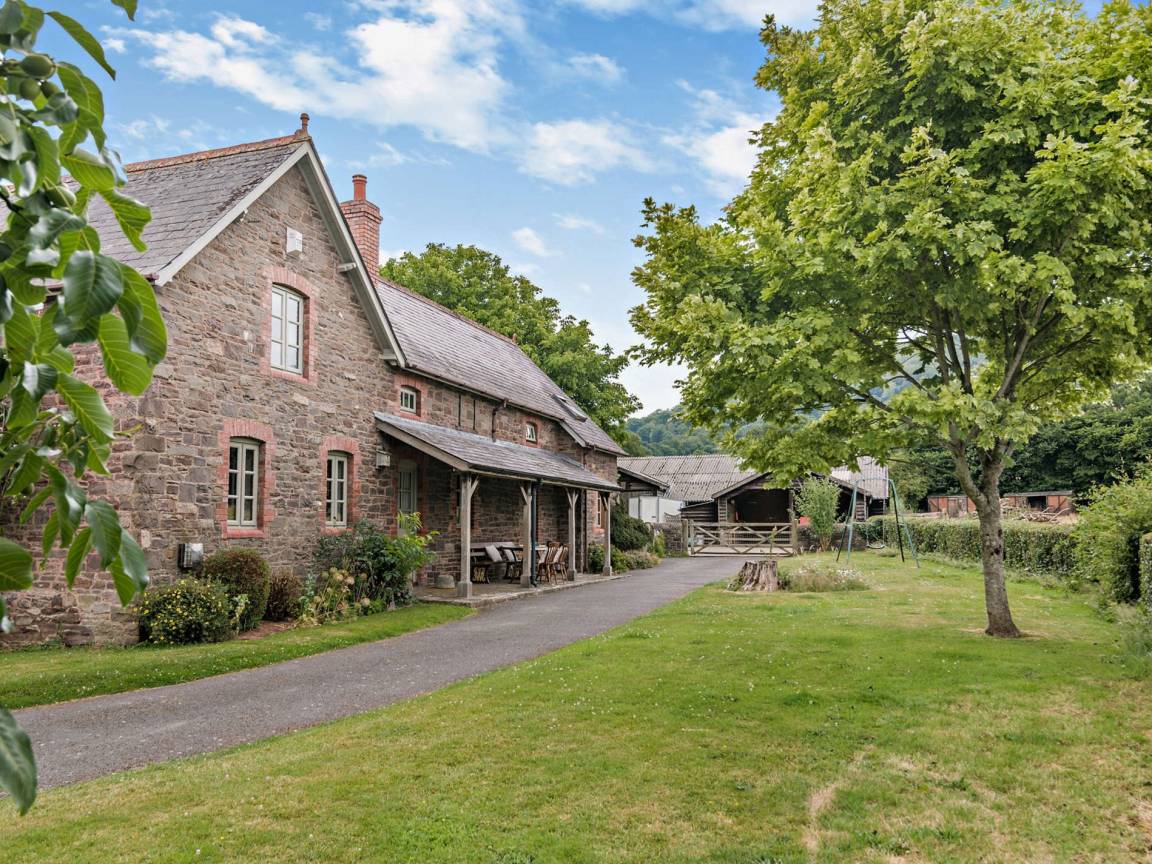 Cottage ∙ 2 Bedrooms ∙ 4 Guests - Llangorse Lake