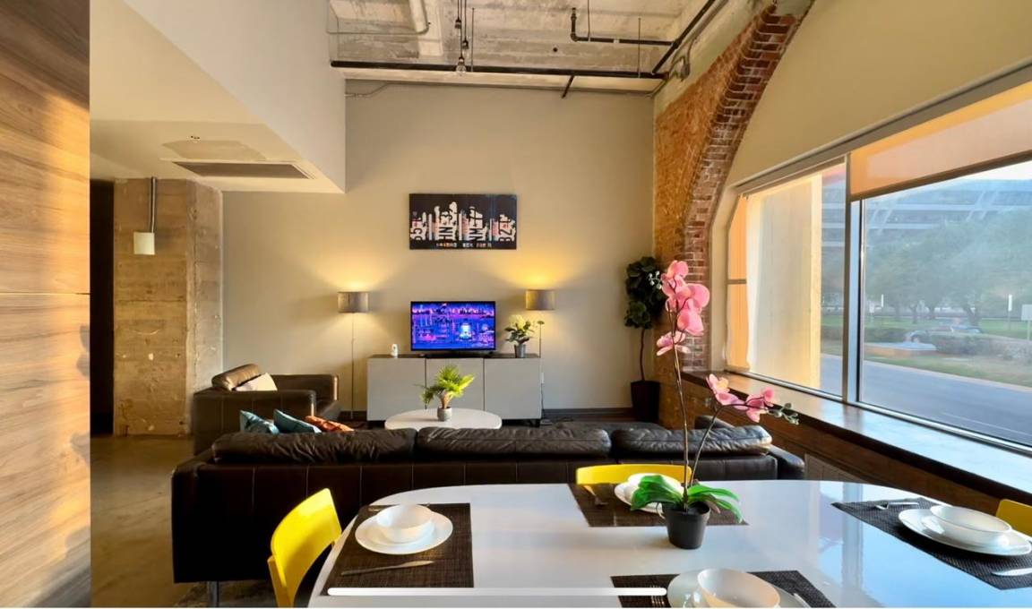 109 M² Apartment ∙ 2 Bedrooms ∙ 6 Guests - Main Street District - Dallas