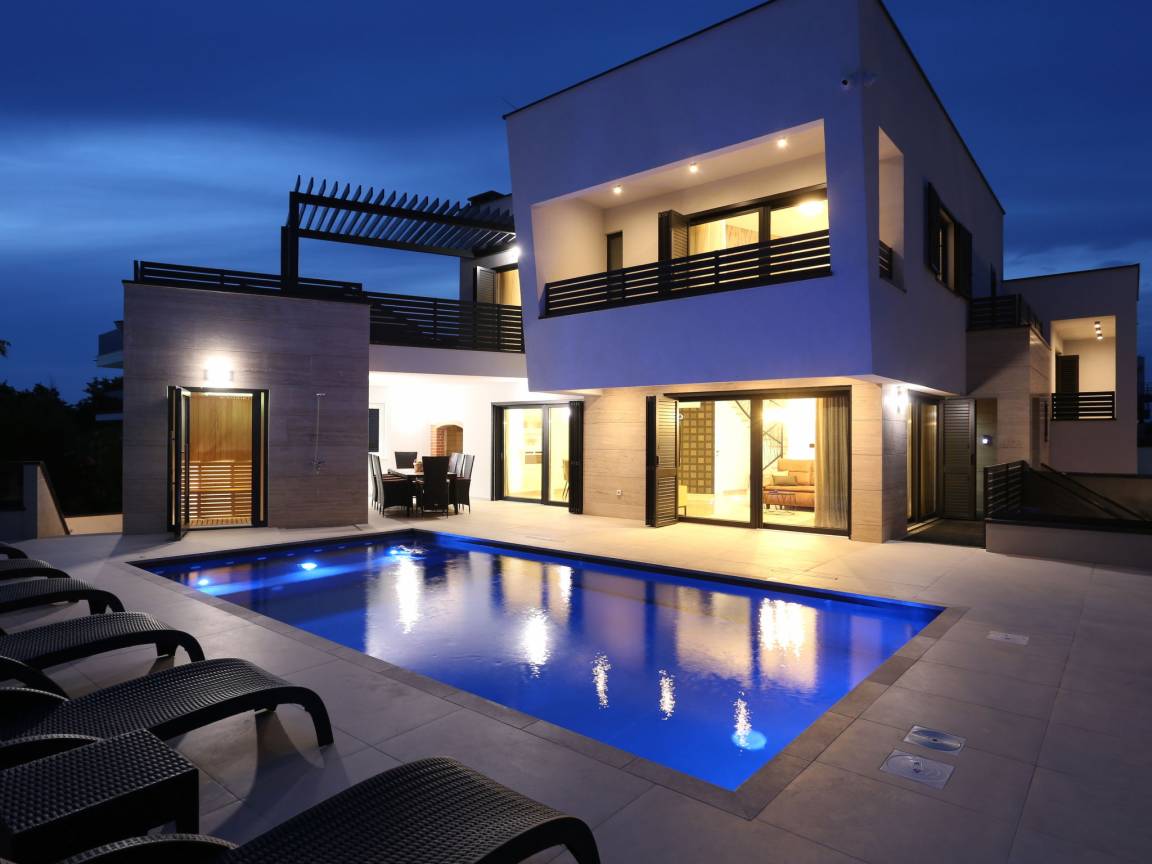 230 M² Huis ∙ 4 Slaapkamers ∙ 8 Gasten - Privlaka
