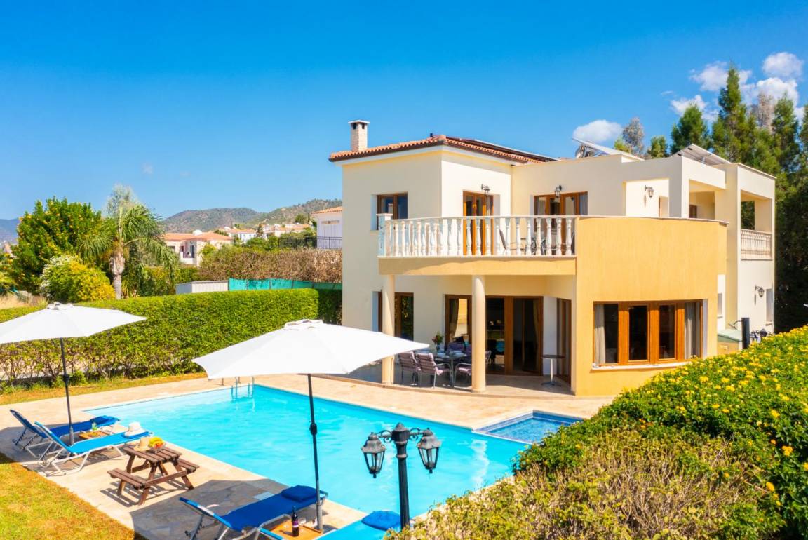 180 M² Villa ∙ 3 Bedrooms ∙ 6 Guests - Argaka