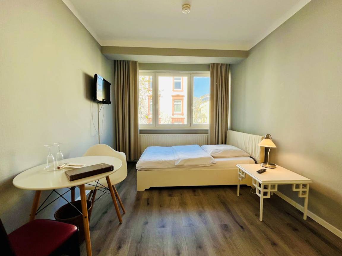 20 M² Appartamento ∙ 1 Ospite - Francoforte sul Meno, Germania