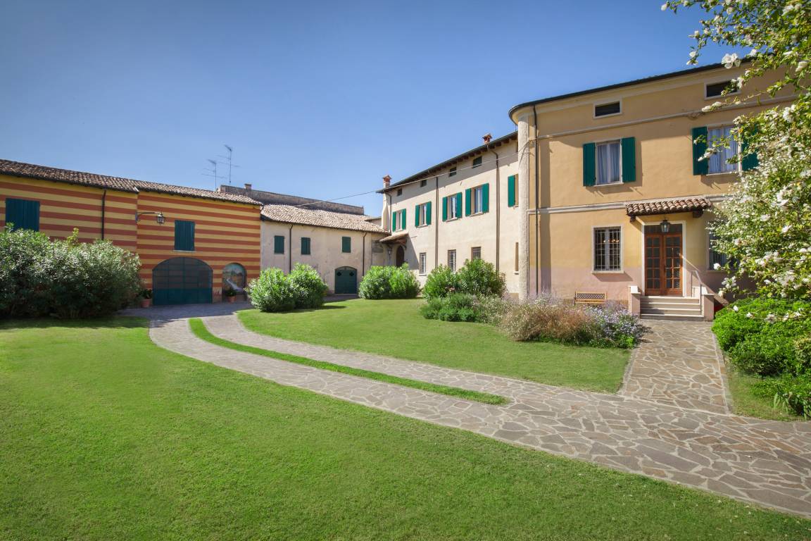 350 M² Villa ∙ 6 Makuuhuonetta ∙ 12 Vierasta - Valeggio sul Mincio