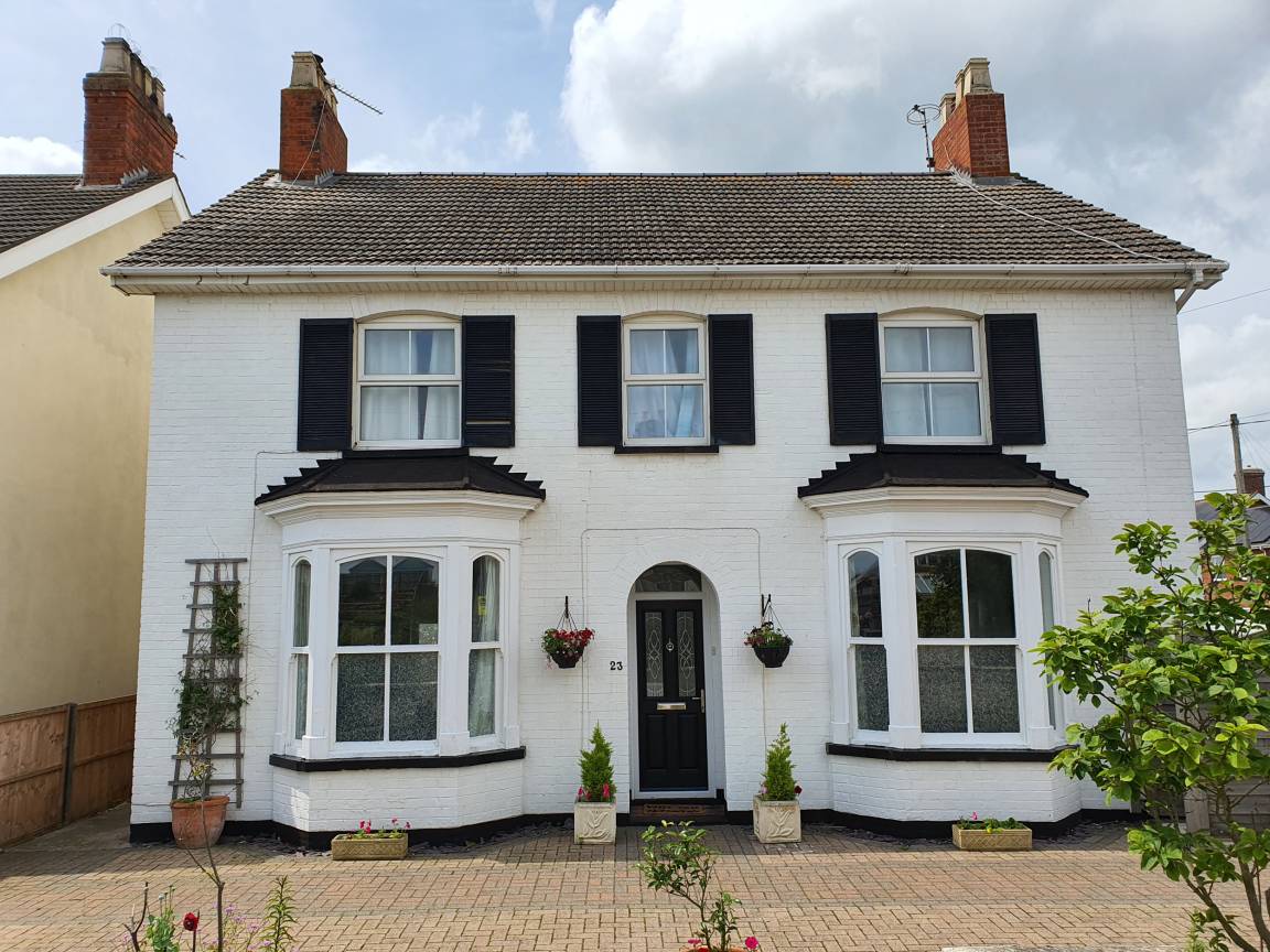 Cottage ∙ 4 Bedrooms ∙ 8 Guests - Sutton on Sea