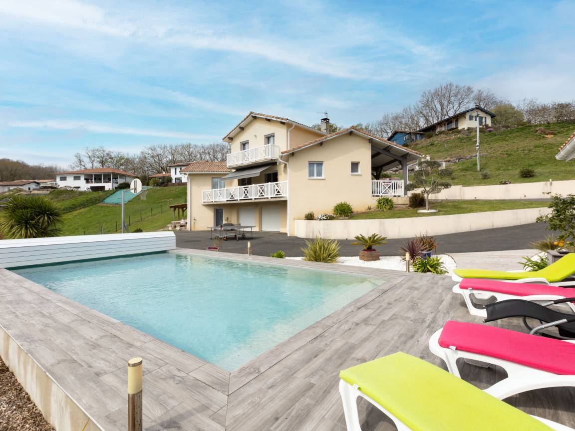 155 M² Maison De Vacances ∙ 4 Chambres ∙ 8 Personnes - Urt
