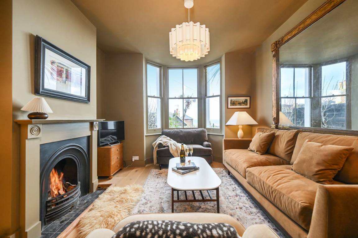 Cottage ∙ 2 Bedrooms ∙ 4 Guests - Hastings