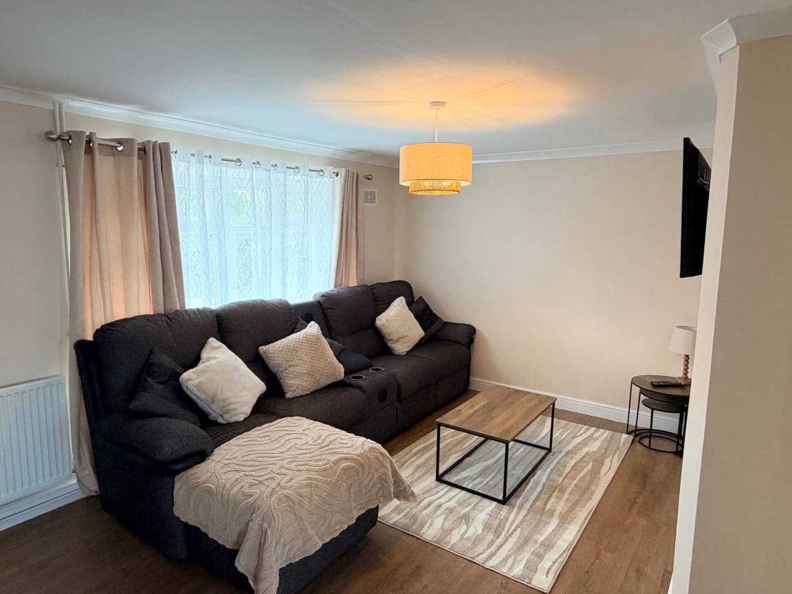 85 M² House ∙ 3 Bedrooms ∙ 5 Guests - Corby