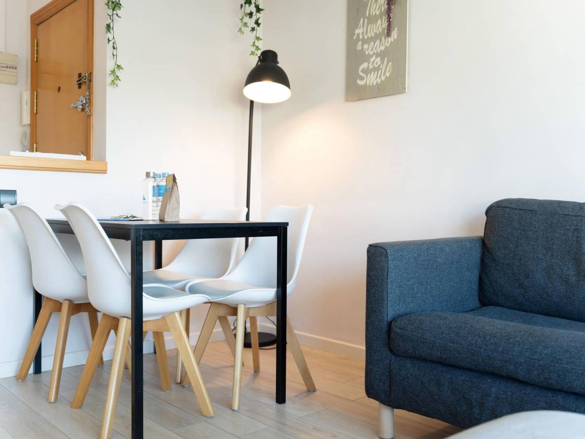 90 M² Ferienwohnung ∙ 2 Schlafzimmer ∙ 4 Gäste - Castelldefels