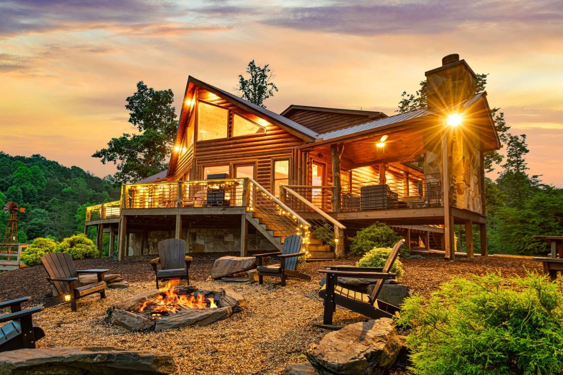 Cabin ∙ 4 Bedrooms ∙ 8 Guests - Blue Ridge, GA