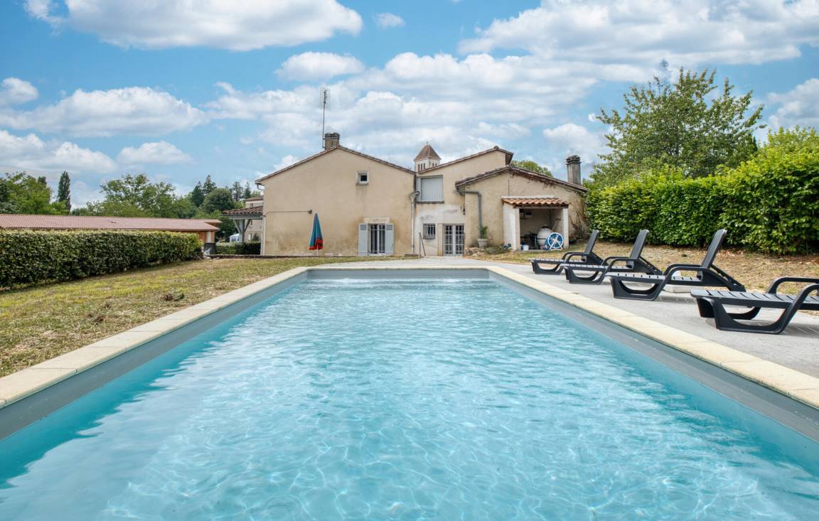 250 M² Maison De Vacances ∙ 5 Chambres ∙ 12 Personnes - Château de Neuvic