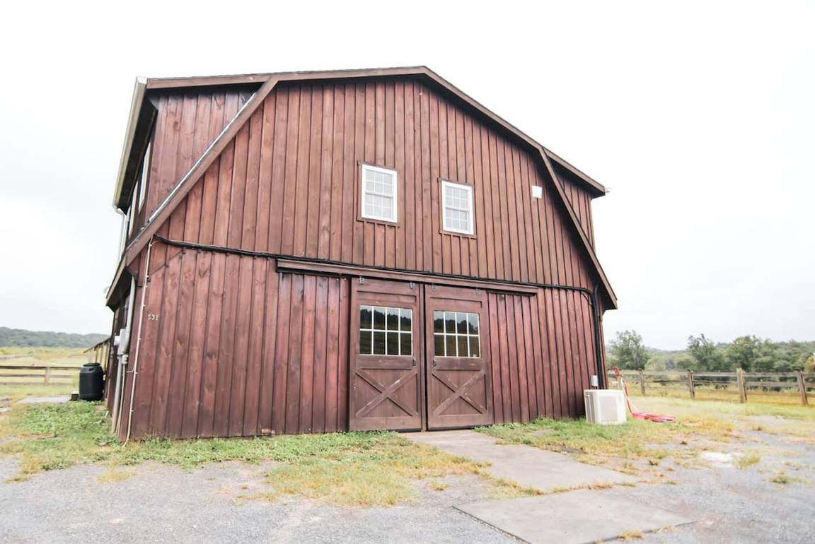 Farmhouse ∙ 1 Bedroom ∙ 4 Guests - Virginia