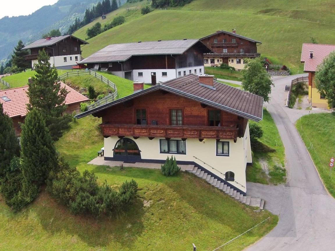 200 M² Chalet ∙ 5 Bedrooms ∙ 12 Guests - Grossarl