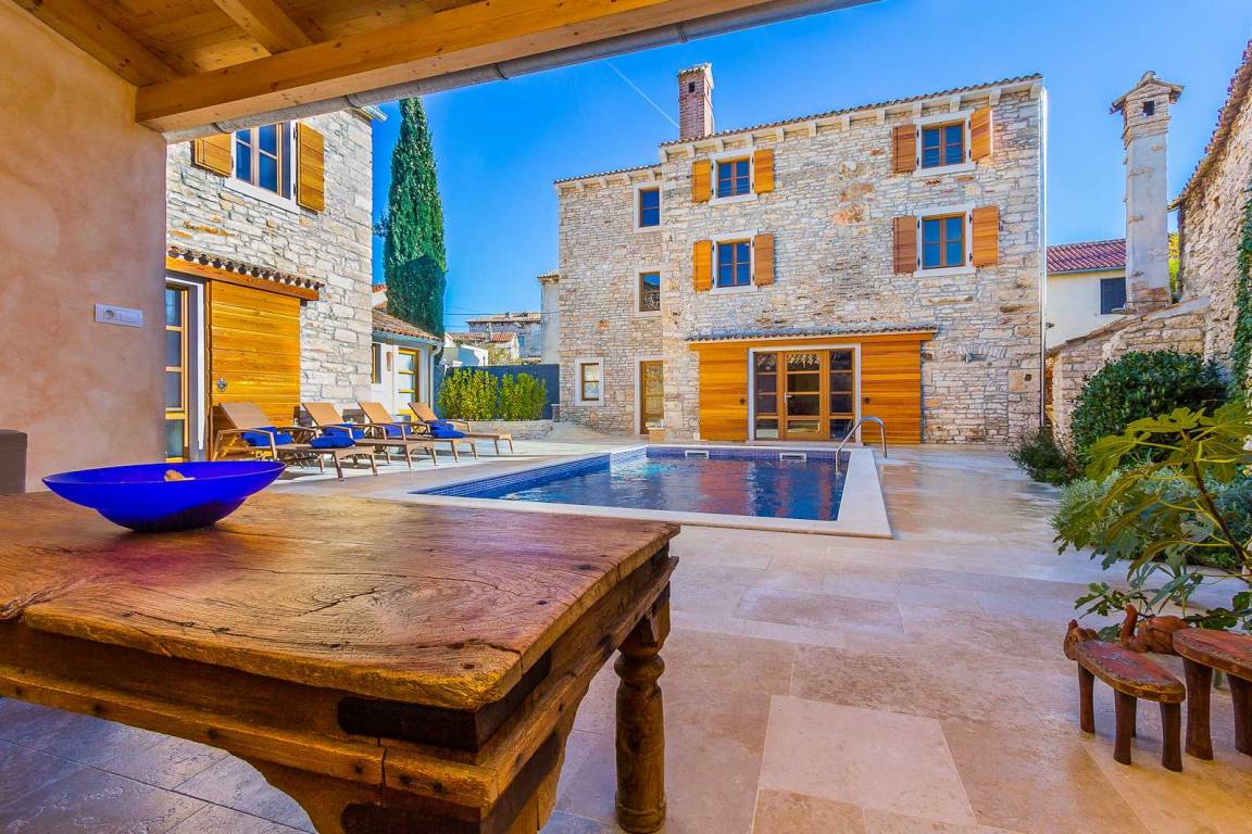 280 M² Villa ∙ 6 Makuuhuonetta ∙ 11 Vierasta - Medulin
