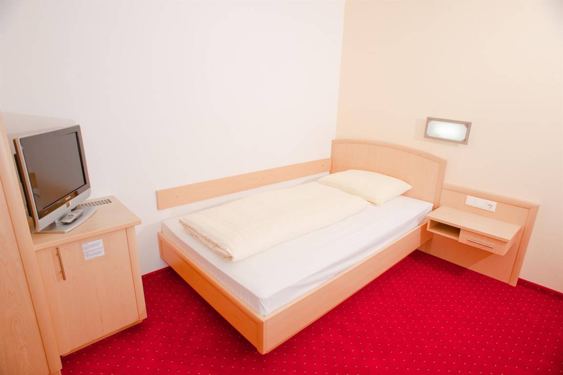 18 M² Hotel ∙ 1 Schlafzimmer ∙ 1 Gast - Wörgl